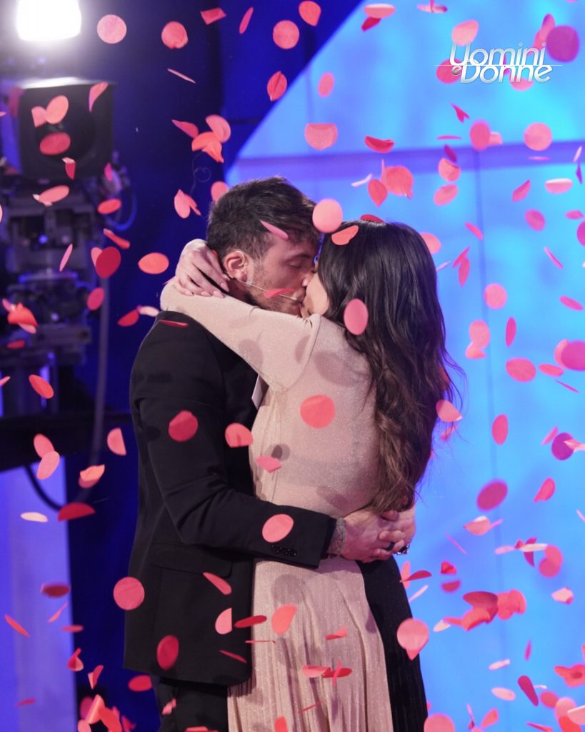 la ragazza davanti a me | Witty TV