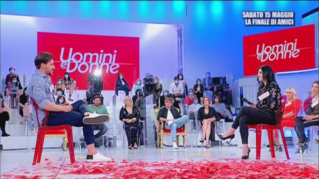 Eleonora si presenta per conoscere Nicola - Uomini e donne Clip | Witty TV
