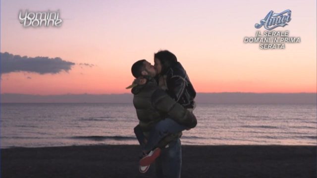 Esterna di Luca e Soraia 18 marzo - Uomini e donne Clip | Witty TV