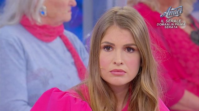 Veronica: Mi ha fatto piacere ricevere le rose.. - Uomini e donne Clip ...