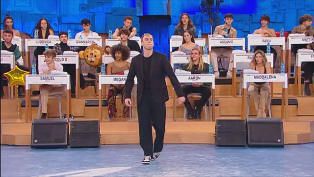 Spillo Men in black 6 novembre - Amici Clip | Witty TV