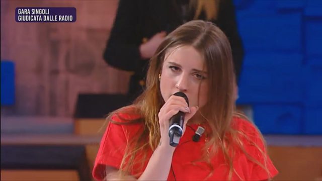 Angelina Mani vuote 30 marzo - Amici Clip | Witty TV