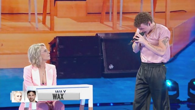 Wax La mia canzone per Maria 15 aprile - Amici Clip | Witty TV