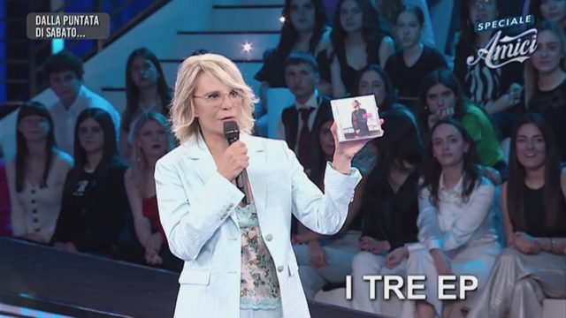 I nuovi dischi di Aaron, Angelina e Wax 8 maggio - Amici Clip | Witty TV