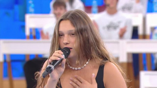 Sarah Esibizione per il banco 24 settembre - Amici Clip | Witty TV