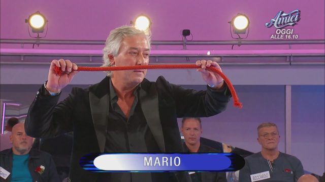 La sfilata di Mario Sono il migliore, vieni a scoprire perché - Uomini ...