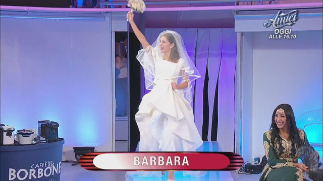 La sfilata di Barbara Ti stupisco con effetti speciali - Uomini e donne ...