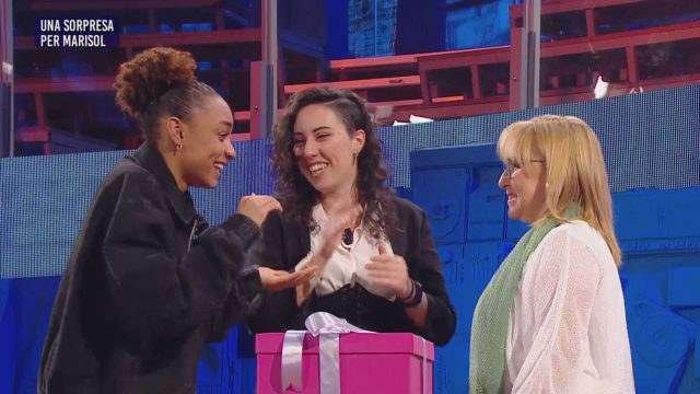 Una sorpresa per Marisol 15 maggio - Amici Clip | Witty TV