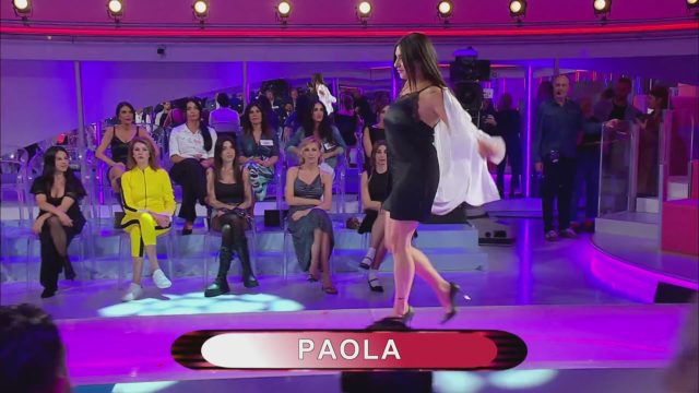 La sfilata di Paola – Arriva la bomba, si tratta di me! - Witty TV